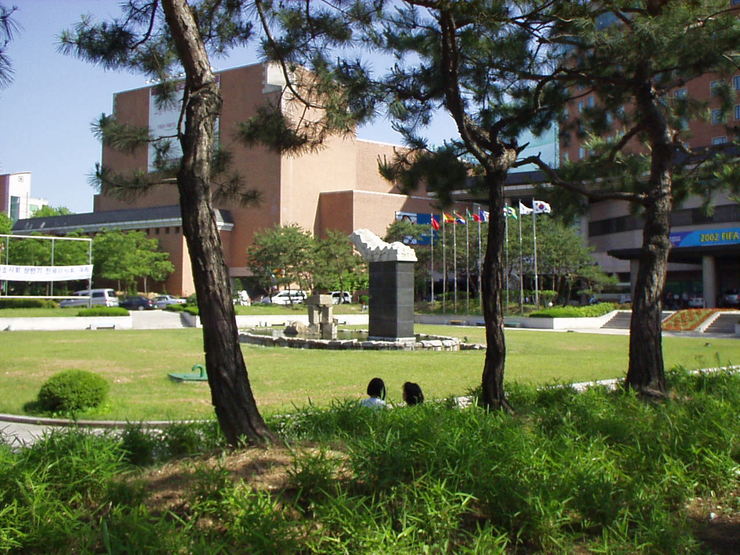 서울 강남구 삼성동 선정릉 삼릉공원 선릉성종의 능 정릉중종의 능 빌딩숲 한가운데에 있는 신비의 모습2002