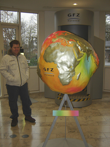 독일 측지기관 GFZ에 전시된 지오이드 지구본 : 네이버 블로그