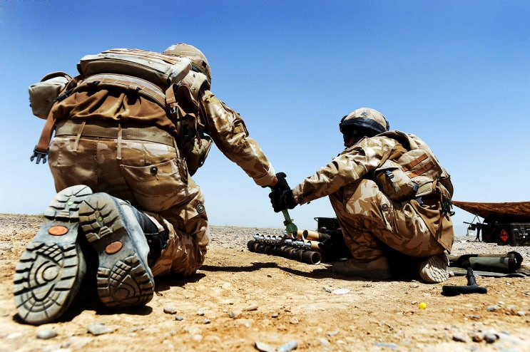 L9A1 51 mm 경박격포 사격중인 아프칸 배치 영국육군 병사 : 네이버 블로그