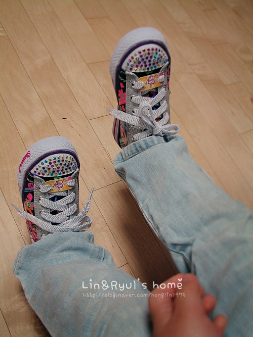 채률이의 새 신발 [스케쳐스/트윙클토즈,스케쳐스키즈] : 네이버 블로그