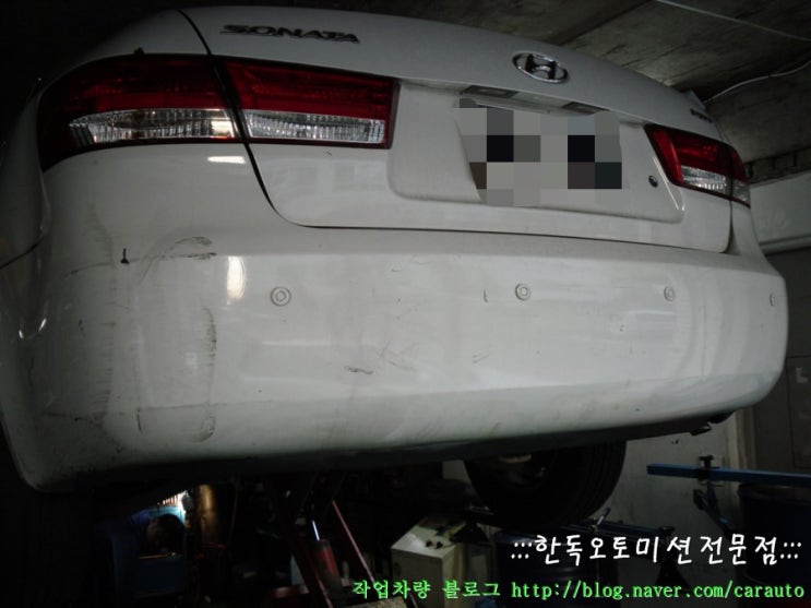 Nf소나타 오토미션수리nf쏘나타 자동변속기 교환작업차량 입니다 2단 3단 변속시에 갑자기 덜컹 하고 다운충격이 발생됩니다