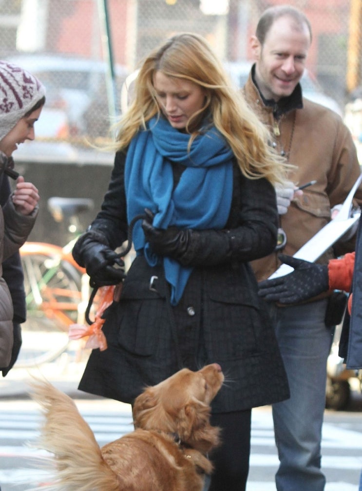 블레이크 라이블리(Blake Lively) - on the set of "Gossip Girl" in New York City ...