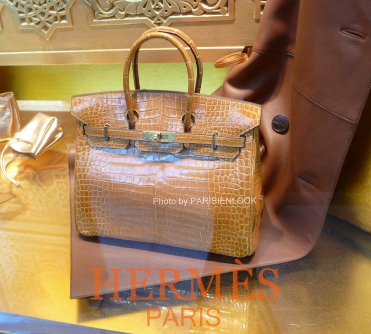 에르메스 Hermes 크리스마스 특별 상품들이 진열된 파리 에르메스 본점 쇼윈도 풍경 네이버 블로그