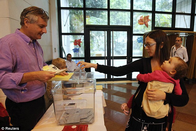 프랑스 투명 투표함 프랑스 대통령 선거 1차 투표에서 사용된 투명 투표함이 국내 네티즌 사이에서 화제 프랑수아 올랑드