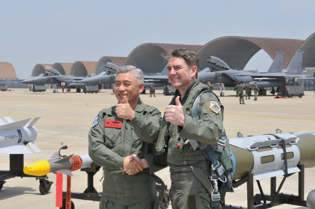 [공군제공] 韓·美 공군사령관 실전방불 가상 공중 전투, 연합 작전능력 극대화! : 네이버 블로그