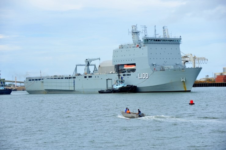 호주 해군 상륙함(L100)에서 운용하는 Mexeflote 동력바지선 : 네이버 블로그