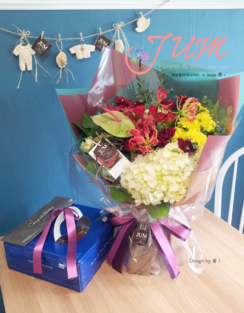 꽃주다꽃다발and케잌 한진 님 장모님생신축하수국계절꽃혼합다발and치크케이크쥼플라워앤데코부산예쁜꽃다발부산꽃집동래구꽃배달