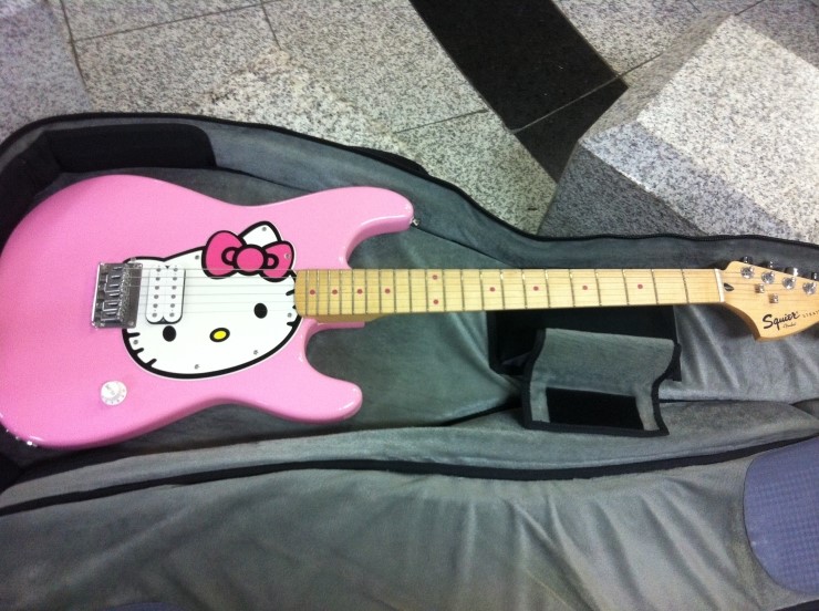 [악기] Squire Hello Kitty Strat. 헤....헬로키티!!!!!!!!!!!!!!! : 네이버 블로그