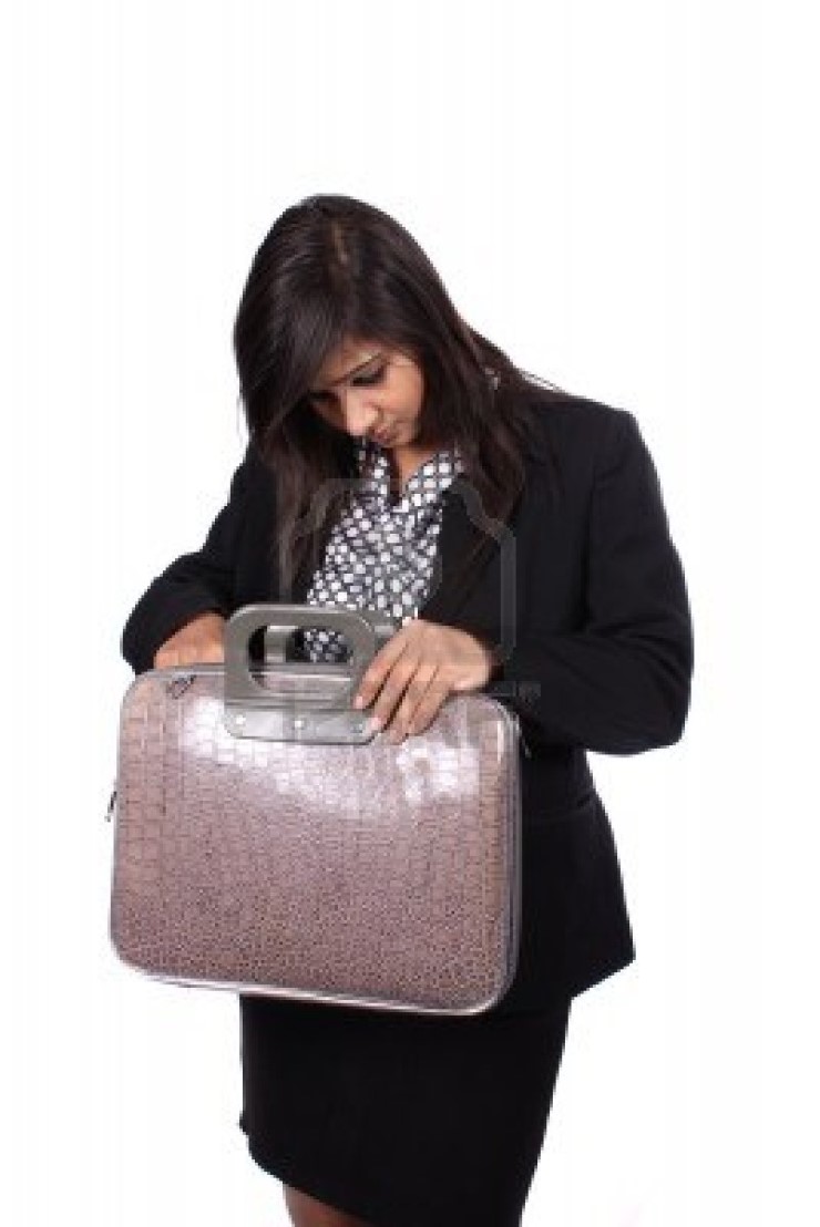 [미드영어표현공부 및 영어슬랭 Slang 0083] She fumbled in her bag for a notebook ...