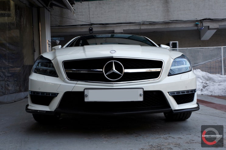 Brabus 메르세데스 벤츠 W218 CLS 63 AMG 카본 프론트 립스포일러와 카본 리어 디퓨져, 순정 중앙등 장착 ...