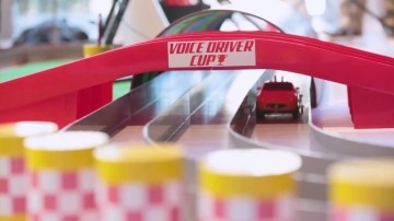 함성을 질러 자동차의 스피드를 높여라! 목소리로 자동차를 운전하는 닛산 자동차의 흥미진진한 레이싱 게임! - NISSAN ...