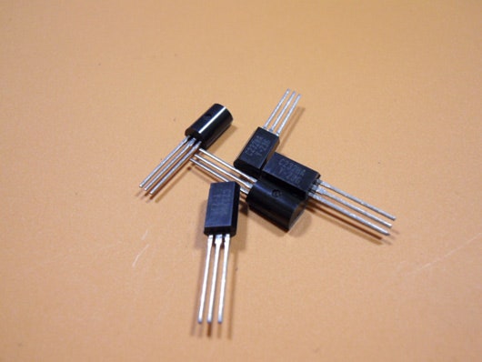 KSC2328A. C2328A. TO92L. 30V 2A 1W. TRANSISTOR. 트랜지스터. 동환전자. DongHwan ...