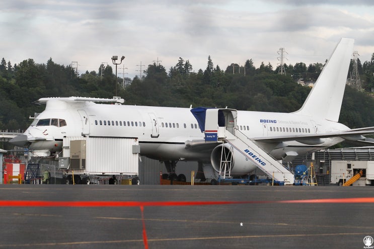 100613 KBFI-B757 F-22 Flying Test Bed : 네이버 블로그