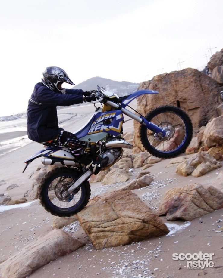 엔듀로 라이딩 입문을 위한 최적의 수단 HUSABERG 후사버그 TE125 시승기 [스쿠터앤스타일] : 네이버 블로그