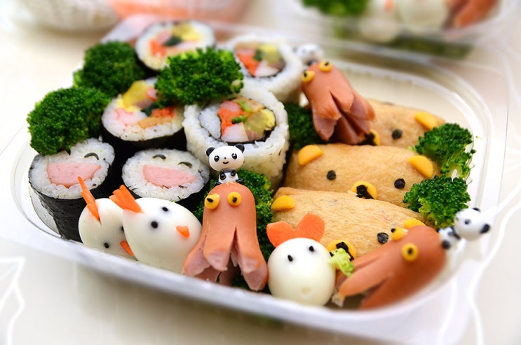 아이들이 좋아하는 엄마도시락각종 케릭터 김밥모둠 문어비엔나 스마일김밥 리락쿠마유부초밥 메추리알 토끼와 병아리