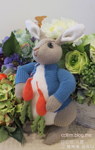 손뜨개인형 - 피터레빗 (peter rabbit) design by Alan Dart ... knitted by ccllim ...