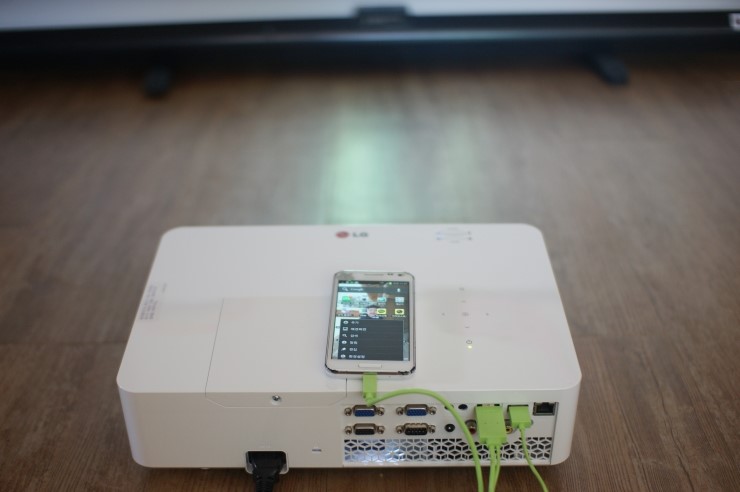 스마트폰 프로젝터 연결하기 [LG BG630 + 스마트폰MHL케이블] : 네이버 블로그