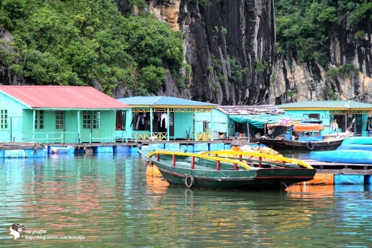 하롱베이 (Halong Bay) 원데이 크루즈 No. 2 - 바항 수상 가옥 (Ba Hang Floating village ...