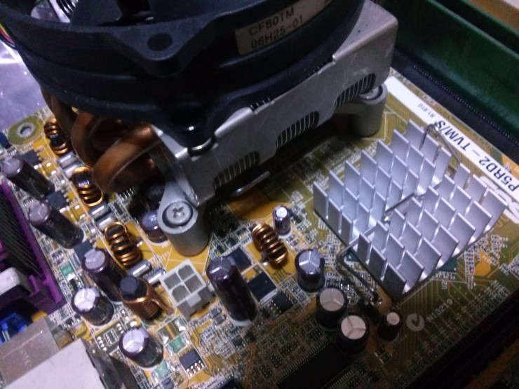 새로운 작업용 PC Intel® Core™2 Quad Processor Q6600 (8M Cache, 2.40 GHz, 1066 ...