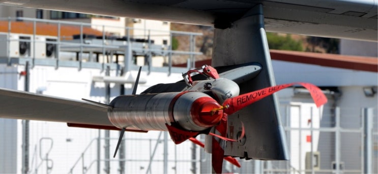 AIM-132 ASRAAM air-to-air missile (AIM-132 아스람 공대공 미사일) : United ...