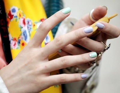 퐁당퐁당네일 (OPI NL P17 STRANGER TIDES + ESSIE 795 LOVE & ACCEPTANCE) : 네이버 블로그