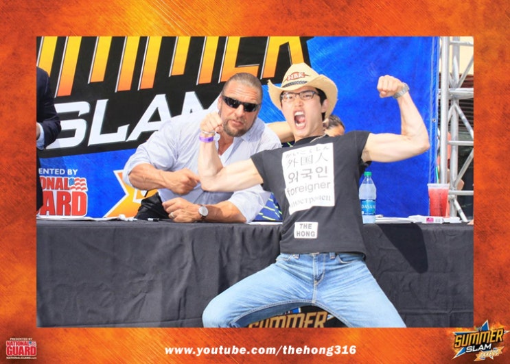 WWE 미국 프로레슬링 Triple H / HHH [트리플 에이치] Spraying Water (분무쇼 / 물쇼) 패러디 by ...