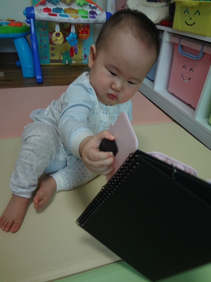 엄마표교구 영아교구 물티슈 뚜껑으로 까꿍판 만들기 네이버 블로그