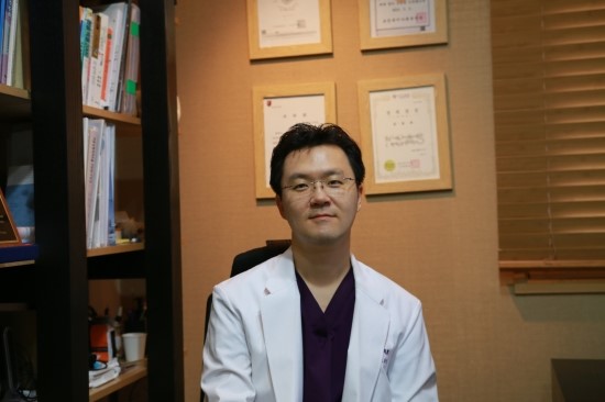 가슴성형수술후 팔에 힘 줄 때마다 보형물이 움직여요(animation deformity) : 네이버 블로그