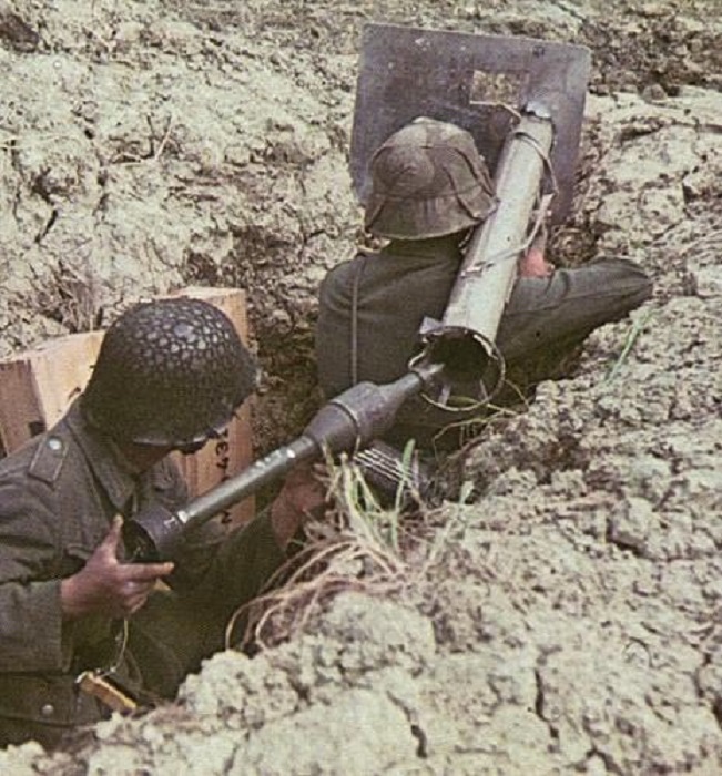 판저슈렉의 운반용 목재 포탄 박스와 포탄 백팩[WW2 Panzerschreck ammunition wood box ...