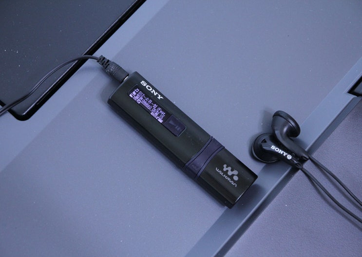 [WALKMAN NWZ-B183F] 소니 워크맨 명성을 있는 아날로그 감성의 MP3 플레이어 : 네이버 블로그