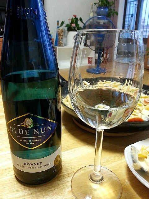 [독일 와인] 블루넌 리바너 Blue Nun Rivaner 2012 : 네이버 블로그