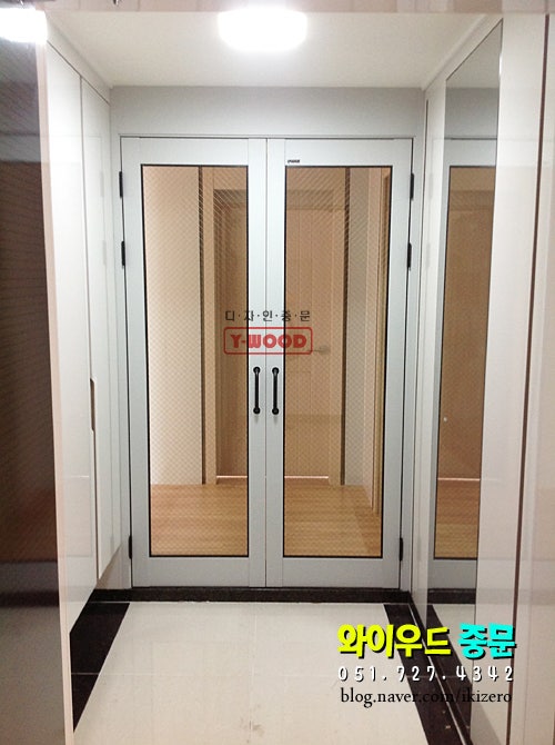양개여닫이 중문 망입유리대칭 양산 우방아이유쉘 시공사진 부산현관중문부산중문디자인중문와이우드부산재현하늘창정관재현