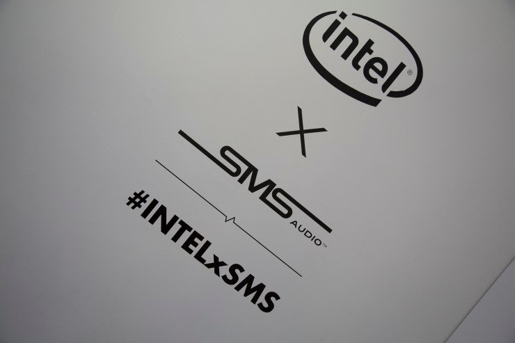 인텔의 웨어러블 기술로 만든 이어폰 - SMS Audio BioSport In-Ear Headphones Powered by ...