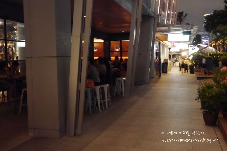 21. 싱가포르 맛집 - 원 플러튼 맛집(One Fullerton), Over Easy : 네이버 블로그