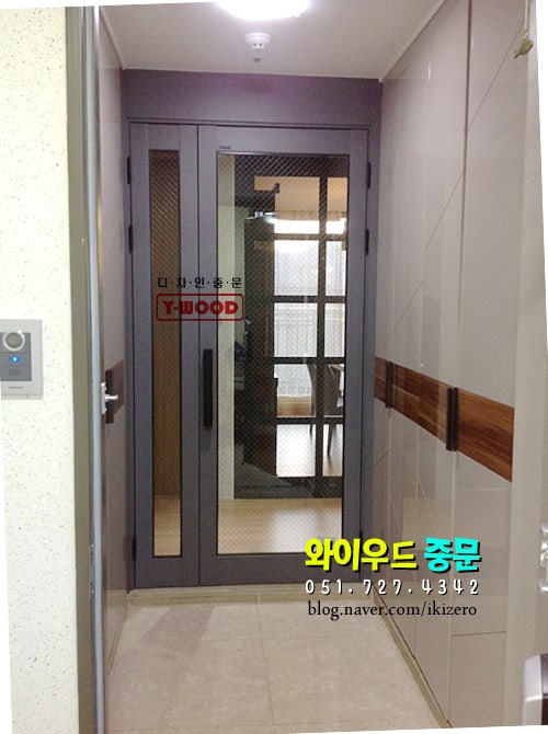 양개여닫이 중문 망입유리비대칭 그레이중문회색중문 And 파티션 And 디자인월 양산 반도유보라4차 시공사진 부산현관중문