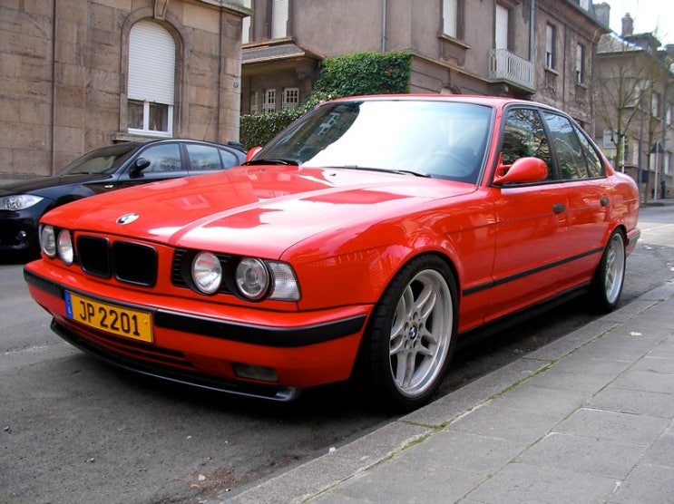 BMW E34, RED 색상(랩핑)으로 간다 VS 안간다 의견 받습니다 : 네이버 블로그