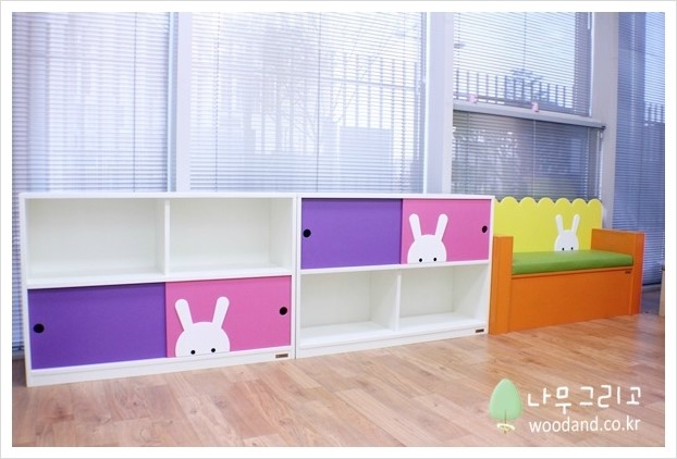 어린이집책꽂이수납장책진열장책장책꽂이키즈책꽂이키즈수납장원목책장원목책꽂이예쁜책꽂이보건실수납장수납책꽂이사물함장4