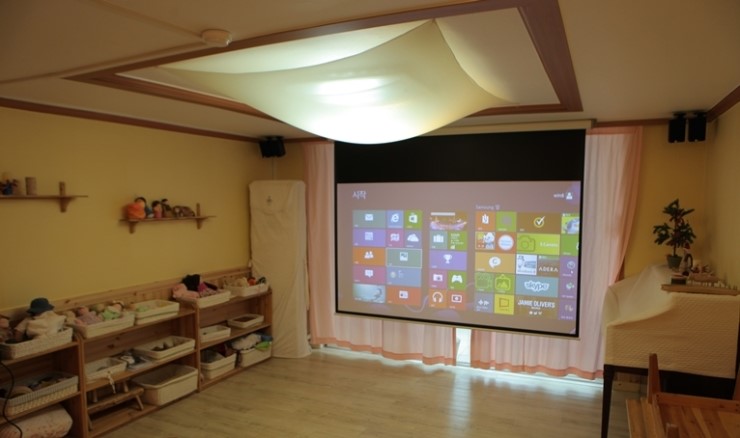 어린이집 시청각 시스템 고광량 Projector Optoma EH501 엑스젠 전동 스크린 : 네이버 블로그