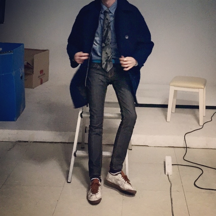 데일리룩 383 마성훈의 패션블로그 남자 데일리룩 남자코트네오프렌 점퍼데님셔츠타이니트타이 카모넥타이오니츠카타이거