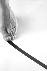 [재미있는 영어 숙어] toe the line 규칙을 지키다. 통제에 따르다. : 네이버 블로그