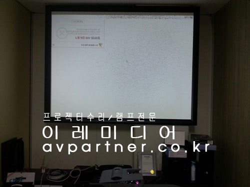 신도리코 단초점프로젝터 SMART UF55 SBP-10X 화면에 검은점 흰점이 보이는 DMD칩 고장 수리입니다. : 네이버 블로그