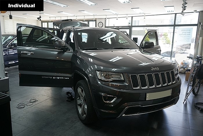 해운대 수입차 전문 인디비주얼 Jeep 그랜드 체로키 오토스텝 장착사이드에어댐사이드스텝사이드스커트발판전동발판자동발판
