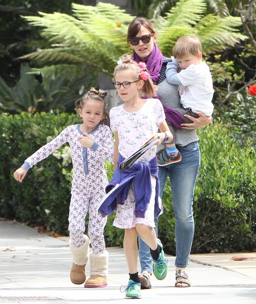 제니퍼 가너, 세 아이들 바이올렛, 세라피나, 사무엘 (2015.5.18) : 네이버 블로그