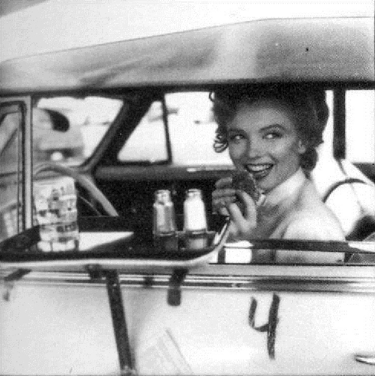 햄버거 먹는 마릴린 먼로[Marilyn Monroe eating hamburger Hollywood California ...