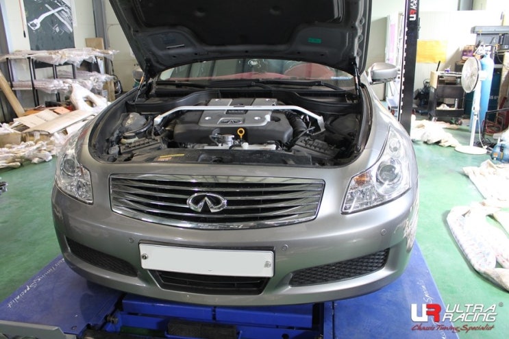 인피니티 G37 S 스트럿바 장착, G37 울트라레이싱 스트럿바, Ultra Racing Infiniti G37 Front ...