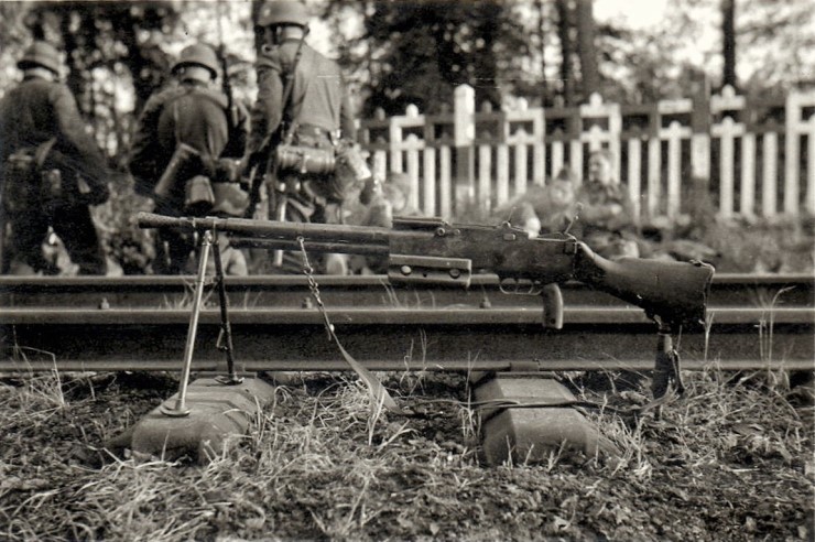 독일군이 노획한 프랑스군의 FM 24/29 경기관총 [German captured French Army FM 24/29 ...