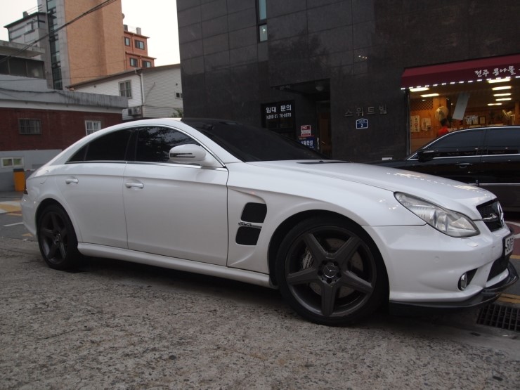 벤츠전문 카젠모터스 Cls63 Amg 로린져 휀다 바디킷 W219 프론트 조수석쪽 유리기어 교환 모빌1실버 엔진오일
