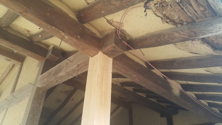 노후 한옥 기둥 교체작업." : 네이버 블로그