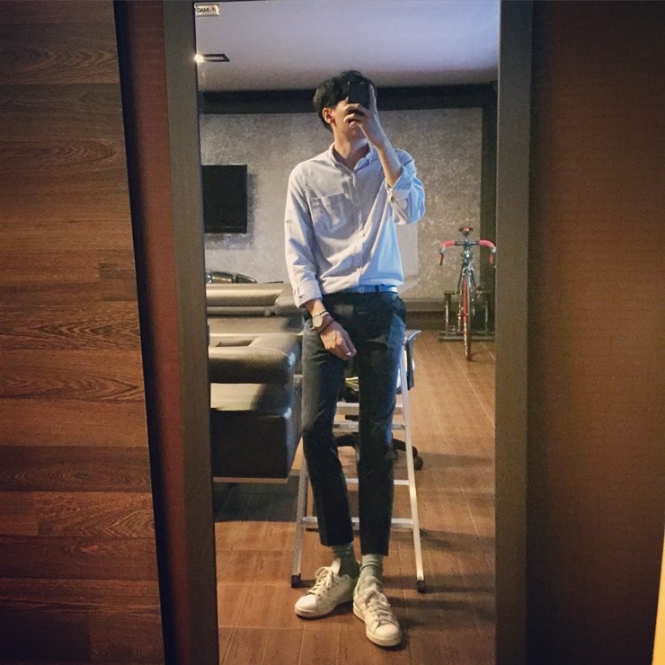 남자 데일리룩 491 남자 패션블로그 오브피츠 옥스포드 셔츠 코디아디다스 스탠스미스 남자 셔츠코디 룩 돌아온 사다리 샷