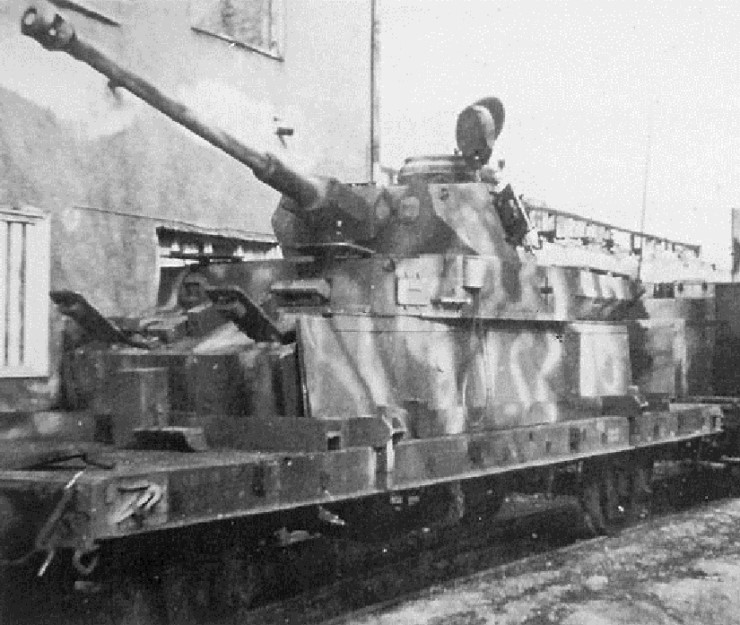 독일군 BP-44 장갑열차에 장착된 4호 전차 포탑 [The German Panzer 4 Tank turrets mounted ...